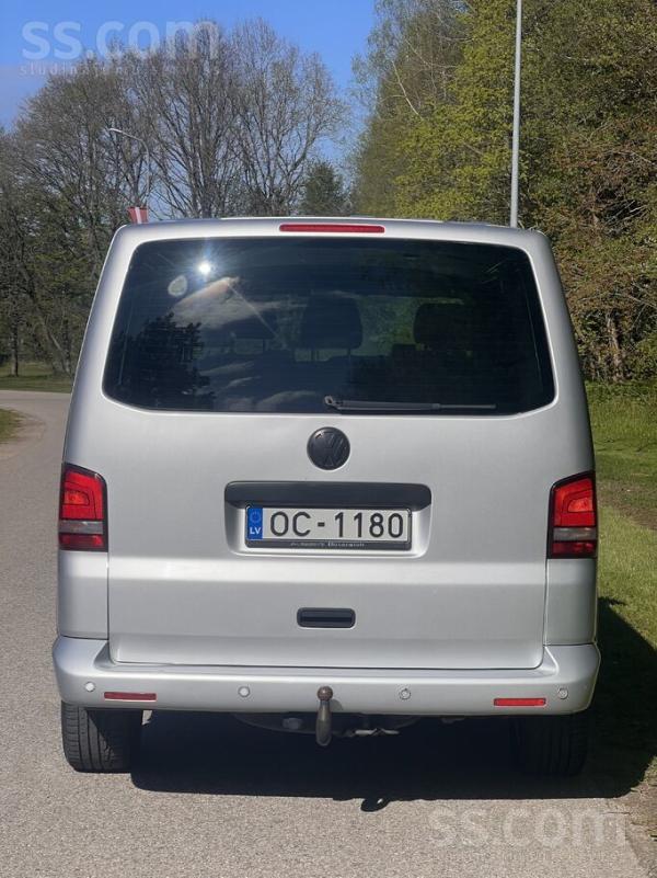 Grey Volkswagen Caravelle 2010 in Riga, with an engine capacity of 2.00 L and mileage of 181 thousand km for 8700 €, photo 4 on AUTOMOTO.COM.LV