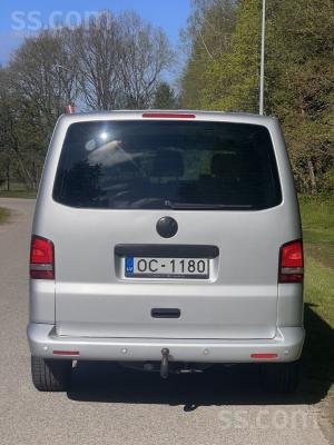 Grey Volkswagen Caravelle 2010 in Riga, with an engine capacity of 2.00 L and mileage of 181 thousand km for 8700 €, photo 4 on AUTOMOTO.COM.LV