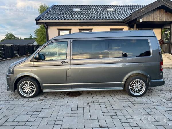 Pelēks Volkswagen Caravelle 2010 Rēzekne, ar dzinēja tilpumu 2.00 L un nobraukumu 284 tūkst. km par 13600 €, foto 1 vietnē AUTOMOTO.COM.LV
