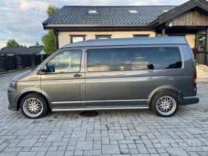 Pelēks Volkswagen Caravelle 2010 Rēzekne, ar dzinēja tilpumu 2.00 L un nobraukumu 284 tūkst. km par 13600 €, foto  vietnē AUTOMOTO.COM.LV