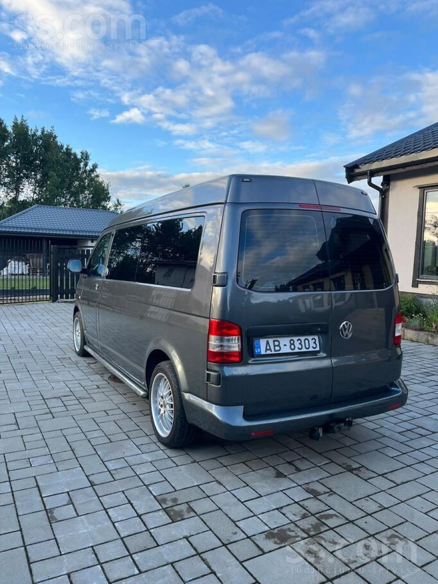 Pelēks Volkswagen Caravelle 2010 Rēzekne, ar dzinēja tilpumu 2.00 L un nobraukumu 284 tūkst. km par 13600 €, foto 3 vietnē AUTOMOTO.COM.LV
