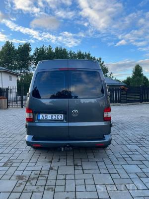Pelēks Volkswagen Caravelle 2010 Rēzekne, ar dzinēja tilpumu 2.00 L un nobraukumu 284 tūkst. km par 13600 €, foto 4 vietnē AUTOMOTO.COM.LV