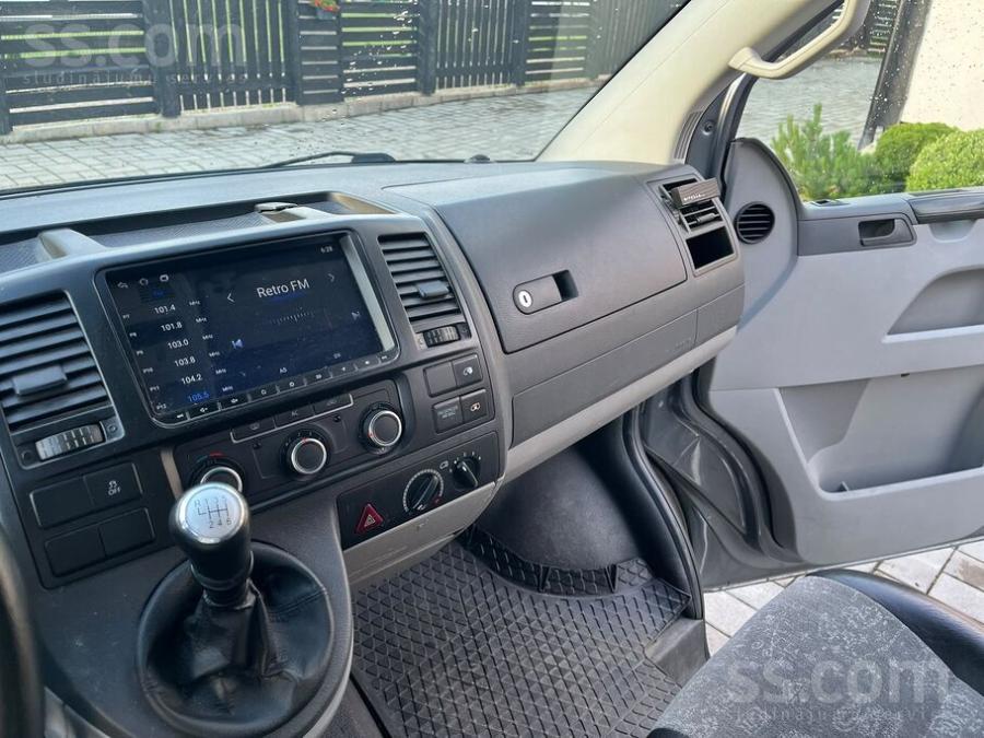 Pelēks Volkswagen Caravelle 2010 Rēzekne, ar dzinēja tilpumu 2.00 L un nobraukumu 284 tūkst. km par 13600 €, foto 14 vietnē AUTOMOTO.COM.LV