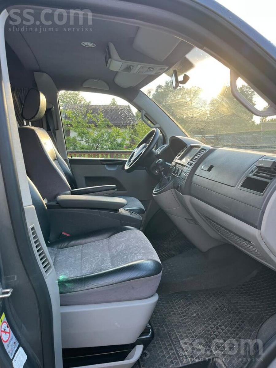 Pelēks Volkswagen Caravelle 2010 Rēzekne, ar dzinēja tilpumu 2.00 L un nobraukumu 284 tūkst. km par 13600 €, foto 16 vietnē AUTOMOTO.COM.LV