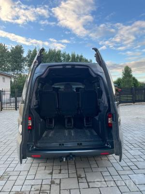 Pelēks Volkswagen Caravelle 2010 Rēzekne, ar dzinēja tilpumu 2.00 L un nobraukumu 284 tūkst. km par 13600 €, foto 20 vietnē AUTOMOTO.COM.LV