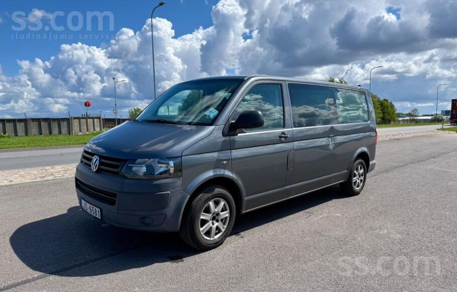 Pelēks Volkswagen Caravelle 2010 Rīga, ar dzinēja tilpumu 2.00 L un nobraukumu 268 tūkst. km par 6900 €, foto 1 vietnē AUTOMOTO.COM.LV