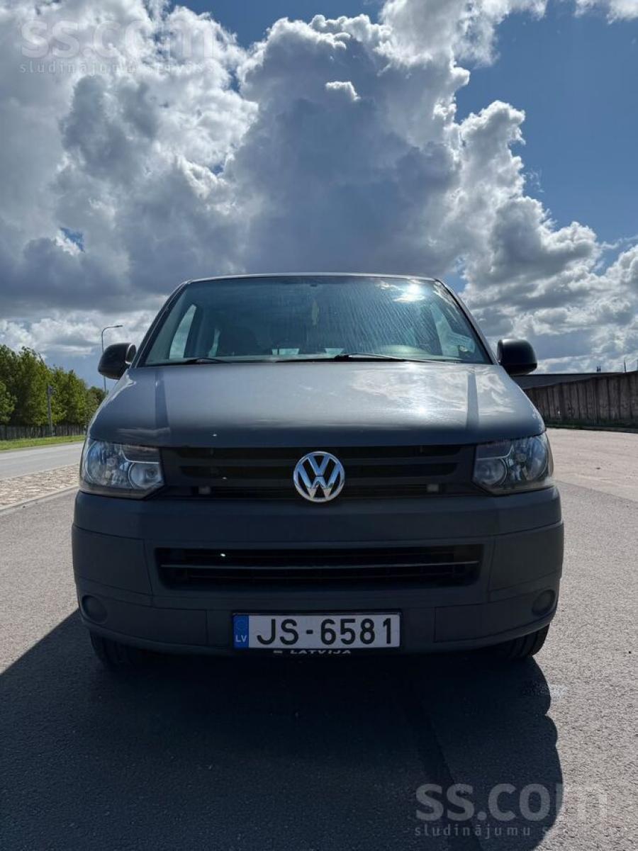 Pelēks Volkswagen Caravelle 2010 Rīga, ar dzinēja tilpumu 2.00 L un nobraukumu 268 tūkst. km par 6900 €, foto 3 vietnē AUTOMOTO.COM.LV