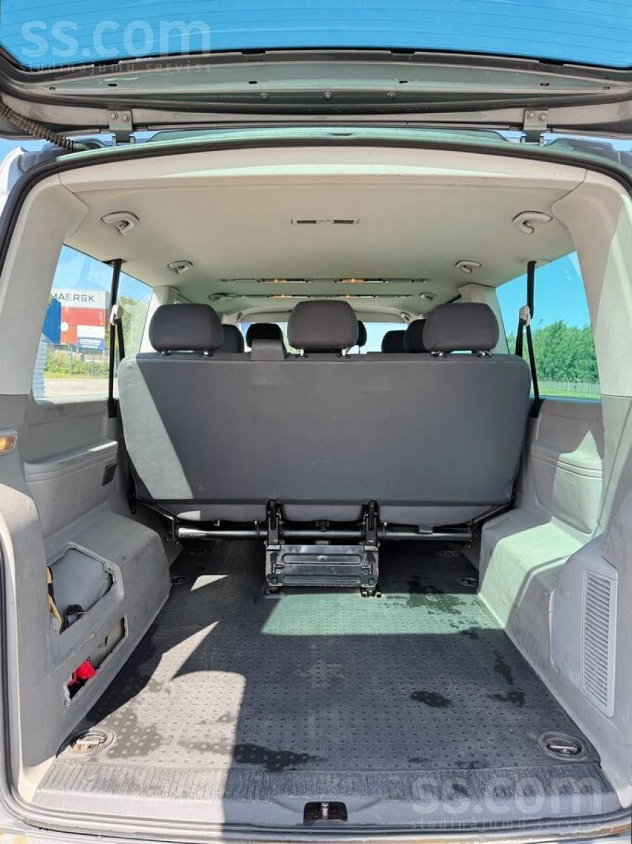 Pelēks Volkswagen Caravelle 2010 Rīga, ar dzinēja tilpumu 2.00 L un nobraukumu 268 tūkst. km par 6900 €, foto 7 vietnē AUTOMOTO.COM.LV