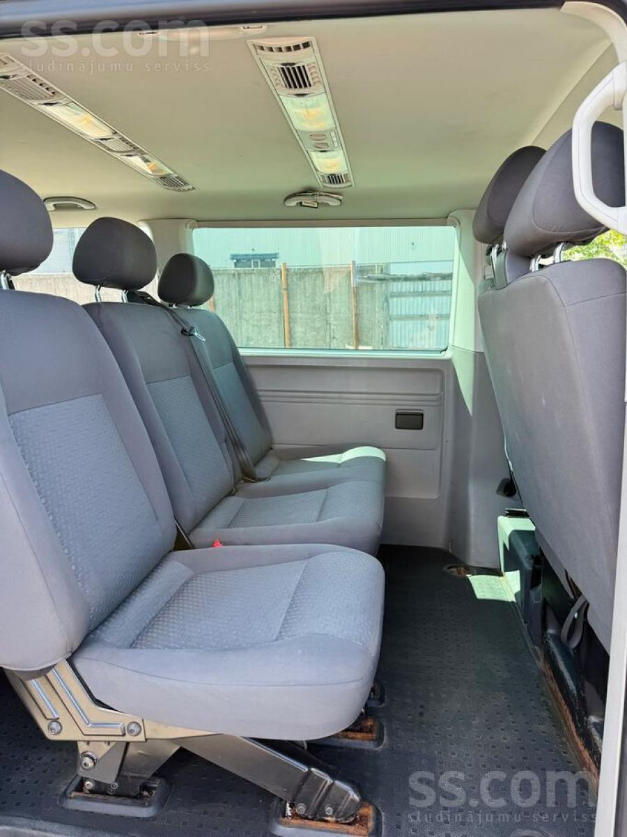 Pelēks Volkswagen Caravelle 2010 Rīga, ar dzinēja tilpumu 2.00 L un nobraukumu 268 tūkst. km par 6900 €, foto 9 vietnē AUTOMOTO.COM.LV
