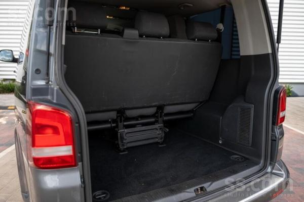 Pelēks Volkswagen Caravelle 2010 Rīga, ar dzinēja tilpumu 2.00 L un nobraukumu 260 tūkst. km par 11000 €, foto 4 vietnē AUTOMOTO.COM.LV