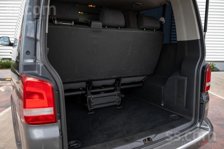 Grey Volkswagen Caravelle 2010 in Riga, with an engine capacity of 2.00 L and mileage of 260 thousand km for 11000 €, photo 5 on AUTOMOTO.COM.LV