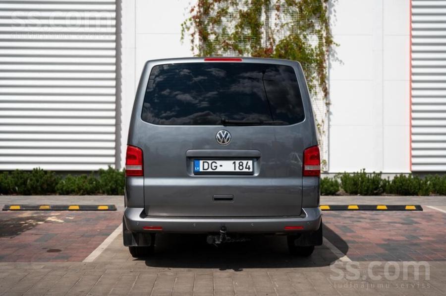 Grey Volkswagen Caravelle 2010 in Riga, with an engine capacity of 2.00 L and mileage of 260 thousand km for 11000 €, photo 6 on AUTOMOTO.COM.LV
