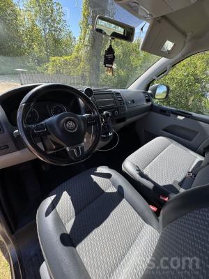 Pelēks Volkswagen Caravelle 2011 Kuldīga, ar dzinēja tilpumu 2.00 L un nobraukumu 349 tūkst. km par 9900 €, foto 4 vietnē AUTOMOTO.COM.LV