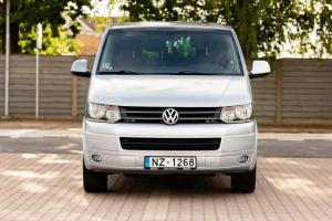 Pelēks Volkswagen Caravelle 2011 Jelgava, ar dzinēja tilpumu 2.00 L un nobraukumu 253 tūkst. km par 11000 €, foto 4 vietnē AUTOMOTO.COM.LV