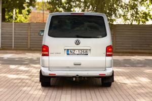Pelēks Volkswagen Caravelle 2011 Jelgava, ar dzinēja tilpumu 2.00 L un nobraukumu 253 tūkst. km par 11000 €, foto 5 vietnē AUTOMOTO.COM.LV