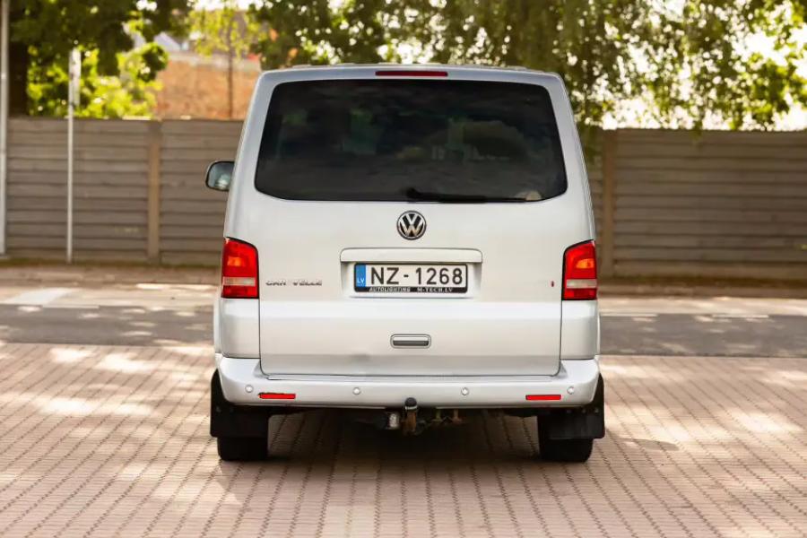 Pelēks Volkswagen Caravelle 2011 Jelgava, ar dzinēja tilpumu 2.00 L un nobraukumu 253 tūkst. km par 11000 €, foto 5 vietnē AUTOMOTO.COM.LV