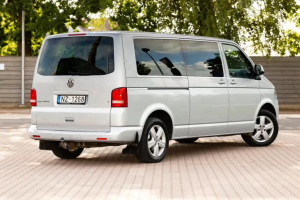 Grey Volkswagen Caravelle 2011 in Jelgava, with an engine capacity of 2.00 L and mileage of 253 thousand km for 11000 €, photo 5 on AUTOMOTO.COM.LV
