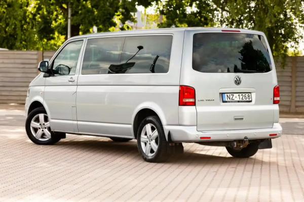 Grey Volkswagen Caravelle 2011 in Jelgava, with an engine capacity of 2.00 L and mileage of 253 thousand km for 11000 €, photo 6 on AUTOMOTO.COM.LV