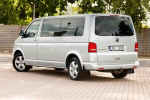 Pelēks Volkswagen Caravelle 2011 Jelgava, ar dzinēja tilpumu 2.00 L un nobraukumu 253 tūkst. km par 11000 €, foto 7 vietnē AUTOMOTO.COM.LV