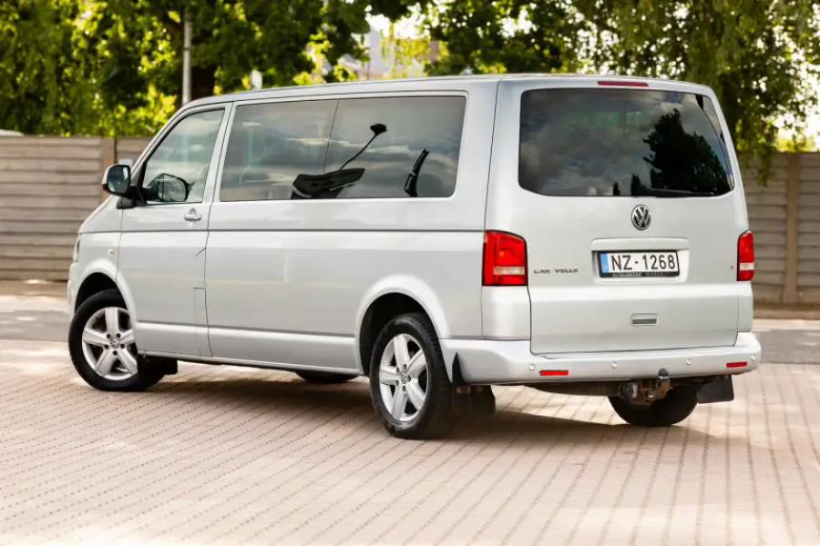 Pelēks Volkswagen Caravelle 2011 Jelgava, ar dzinēja tilpumu 2.00 L un nobraukumu 253 tūkst. km par 11000 €, foto 7 vietnē AUTOMOTO.COM.LV
