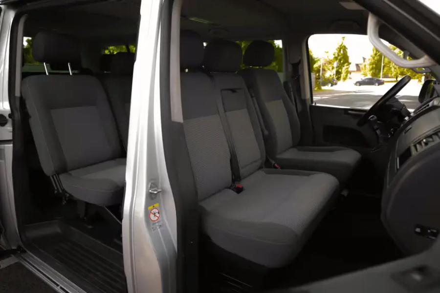 Pelēks Volkswagen Caravelle 2011 Jelgava, ar dzinēja tilpumu 2.00 L un nobraukumu 253 tūkst. km par 11000 €, foto 10 vietnē AUTOMOTO.COM.LV