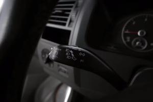 Pelēks Volkswagen Caravelle 2011 Jelgava, ar dzinēja tilpumu 2.00 L un nobraukumu 253 tūkst. km par 11000 €, foto 13 vietnē AUTOMOTO.COM.LV