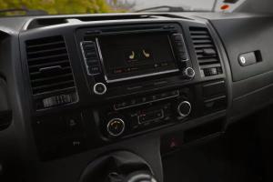 Pelēks Volkswagen Caravelle 2011 Jelgava, ar dzinēja tilpumu 2.00 L un nobraukumu 253 tūkst. km par 11000 €, foto 14 vietnē AUTOMOTO.COM.LV