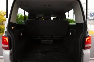 Pelēks Volkswagen Caravelle 2011 Jelgava, ar dzinēja tilpumu 2.00 L un nobraukumu 253 tūkst. km par 11000 €, foto 15 vietnē AUTOMOTO.COM.LV