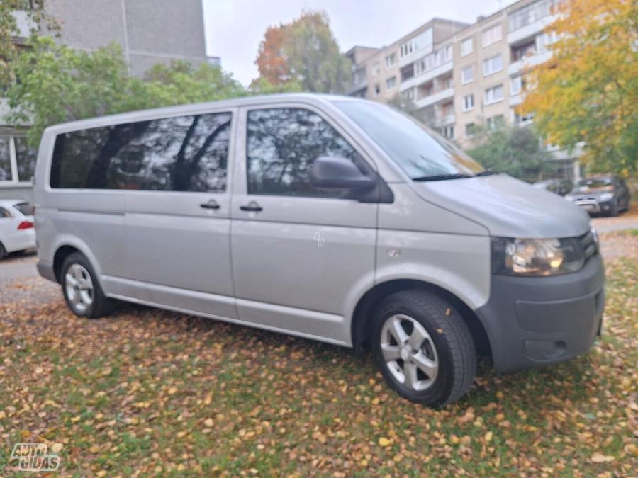 Pelēks Volkswagen Caravelle 2012 Viļņa, ar dzinēja tilpumu 2.00 L un nobraukumu 309 tūkst. km par 12300 €, foto 3 vietnē AUTOMOTO.COM.LV