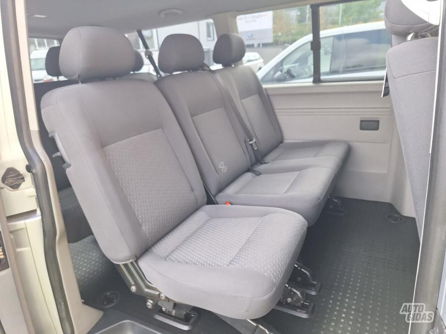 Pelēks Volkswagen Caravelle 2012 Viļņa, ar dzinēja tilpumu 2.00 L un nobraukumu 309 tūkst. km par 12300 €, foto 10 vietnē AUTOMOTO.COM.LV