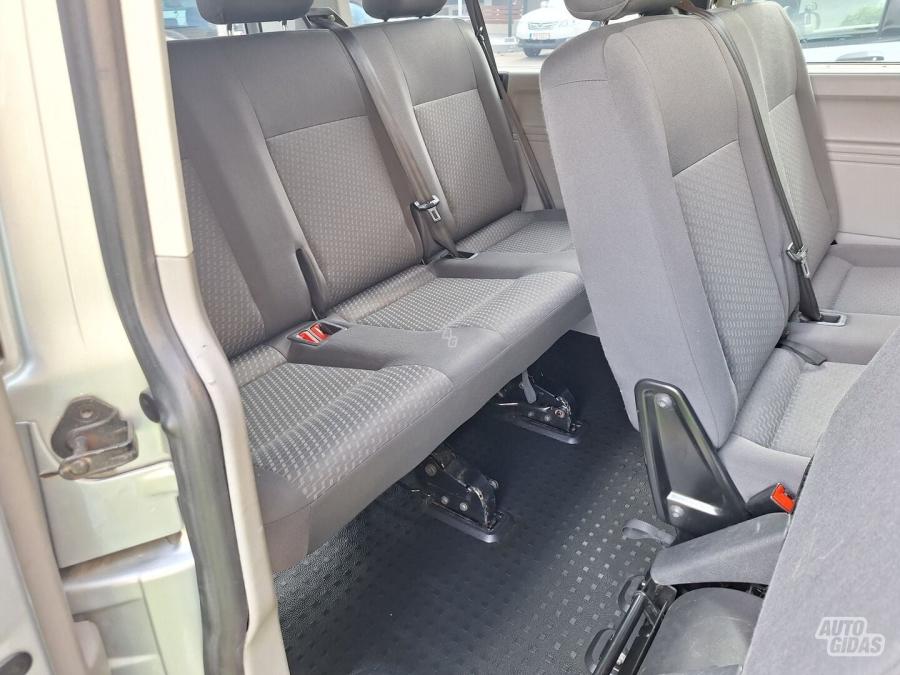 Pelēks Volkswagen Caravelle 2012 Viļņa, ar dzinēja tilpumu 2.00 L un nobraukumu 309 tūkst. km par 12300 €, foto 11 vietnē AUTOMOTO.COM.LV
