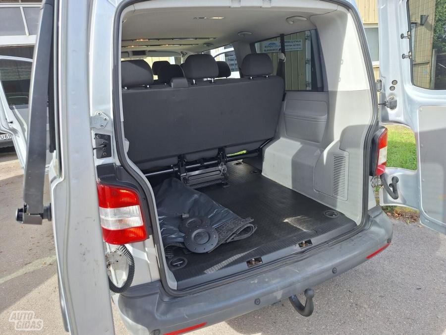 Pelēks Volkswagen Caravelle 2012 Viļņa, ar dzinēja tilpumu 2.00 L un nobraukumu 309 tūkst. km par 12300 €, foto 13 vietnē AUTOMOTO.COM.LV