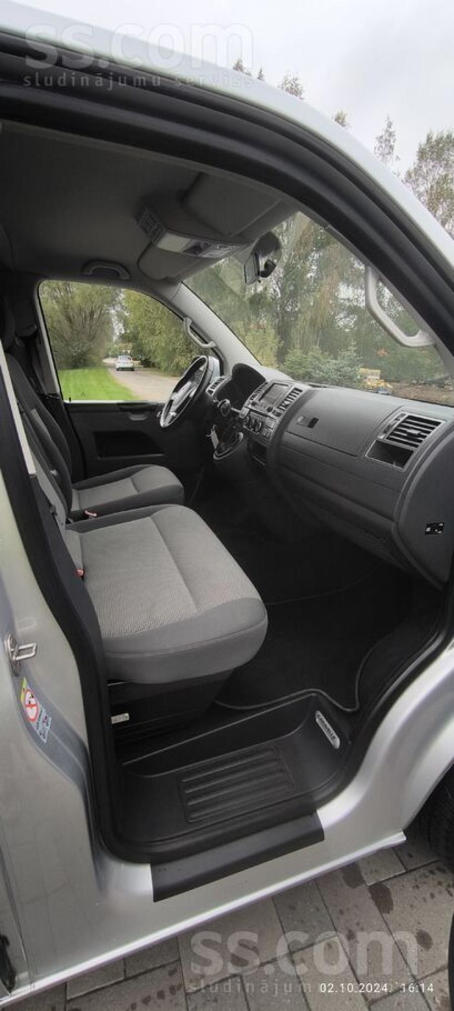 Grey Volkswagen Caravelle 2013 in Dobele, with an engine capacity of 2.00 L and mileage of 0 thousand km for 12150 €, photo 8 on AUTOMOTO.COM.LV