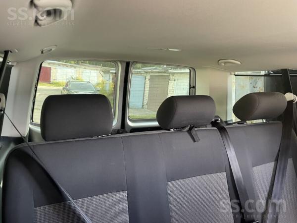 Pelēks Volkswagen Caravelle 2013 Daugavpils, ar dzinēja tilpumu 2.00 L un nobraukumu 326 tūkst. km par 12500 €, foto 3 vietnē AUTOMOTO.COM.LV