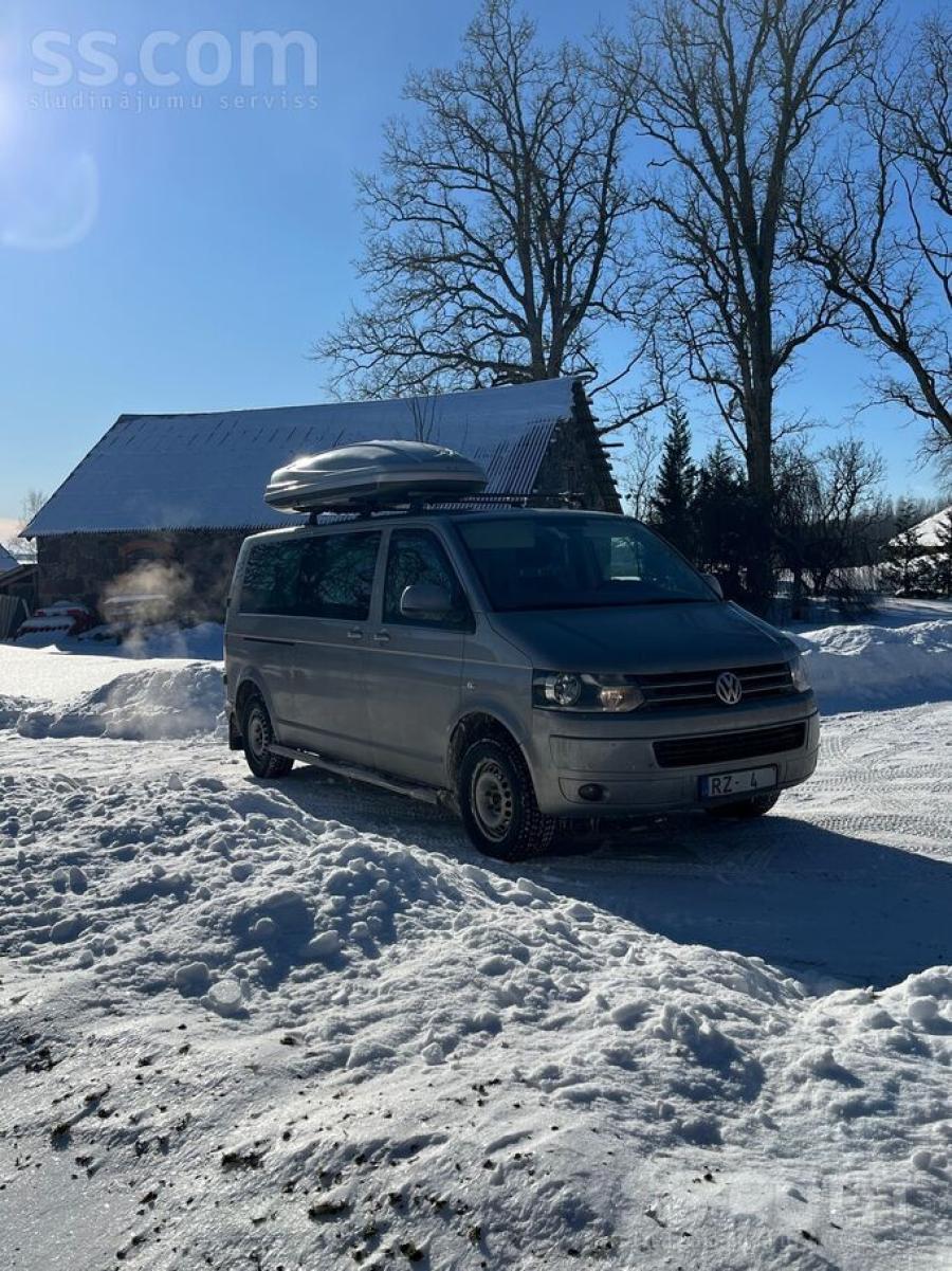 Pelēks Volkswagen Caravelle 2014 Rīga, ar dzinēja tilpumu 2.00 L un nobraukumu 500 tūkst. km par 9000 €, foto 3 vietnē AUTOMOTO.COM.LV