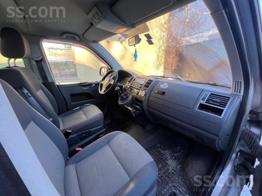 Pelēks Volkswagen Caravelle 2014 Rīga, ar dzinēja tilpumu 2.00 L un nobraukumu 500 tūkst. km par 9000 €, foto 9 vietnē AUTOMOTO.COM.LV