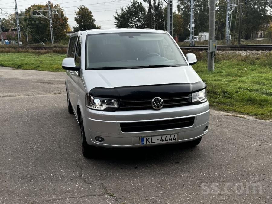 Pelēks Volkswagen Caravelle 2014 Jūrmala, ar dzinēja tilpumu 2.00 L un nobraukumu 143 tūkst. km par 19500 €, foto 1 vietnē AUTOMOTO.COM.LV
