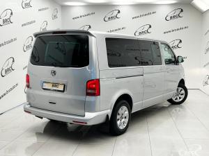 Grey Volkswagen Caravelle 2015 in Avizieniai, with an engine capacity of 2.00 L and mileage of 249 thousand km for 12500 €, photo 3 on AUTOMOTO.COM.LV