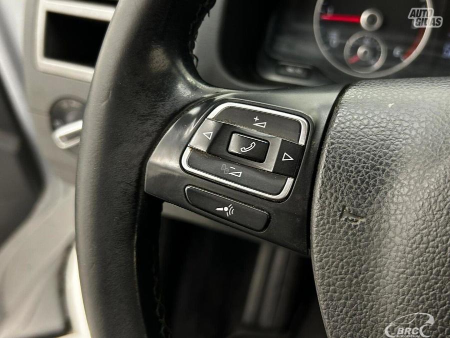 Grey Volkswagen Caravelle 2015 in Avizieniai, with an engine capacity of 2.00 L and mileage of 249 thousand km for 12500 €, photo 15 on AUTOMOTO.COM.LV