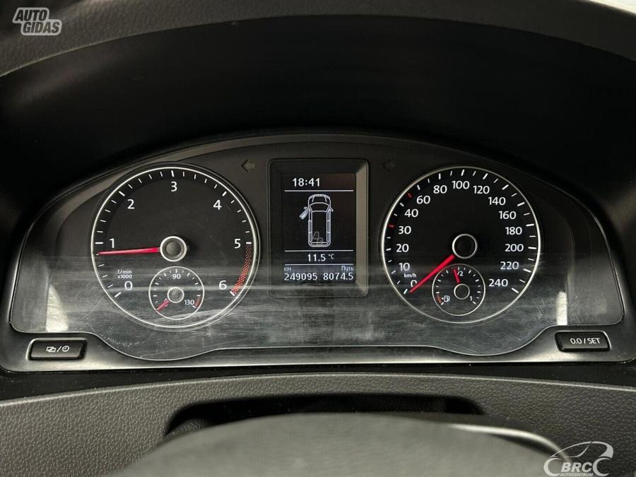 Grey Volkswagen Caravelle 2015 in Avizieniai, with an engine capacity of 2.00 L and mileage of 249 thousand km for 12500 €, photo 17 on AUTOMOTO.COM.LV