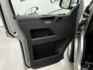 Grey Volkswagen Caravelle 2015 in Avizieniai, with an engine capacity of 2.00 L and mileage of 249 thousand km for 12500 €, photo 22 on AUTOMOTO.COM.LV