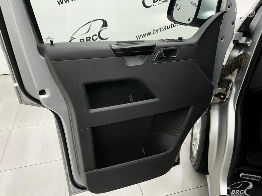 Grey Volkswagen Caravelle 2015 in Avizieniai, with an engine capacity of 2.00 L and mileage of 249 thousand km for 12500 €, photo 22 on AUTOMOTO.COM.LV