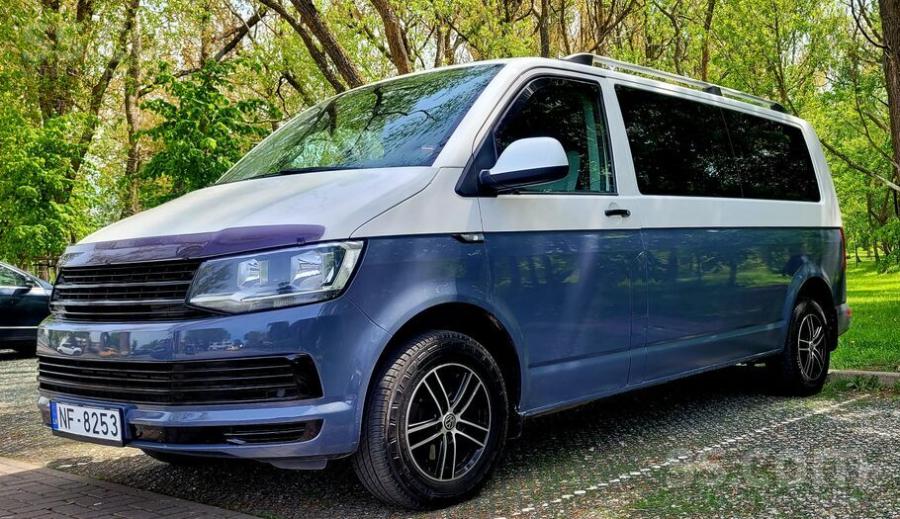 Grey Volkswagen Caravelle 2015 in Liepaja, with an engine capacity of 2.00 L and mileage of 370 thousand km for 19000 €, photo 3 on AUTOMOTO.COM.LV