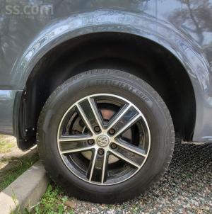 Grey Volkswagen Caravelle 2015 in Liepaja, with an engine capacity of 2.00 L and mileage of 370 thousand km for 19000 €, photo 4 on AUTOMOTO.COM.LV