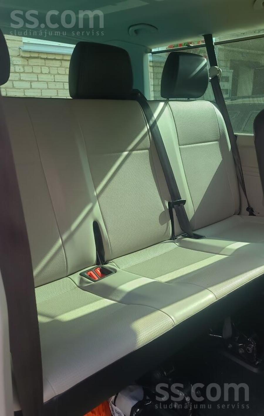 Grey Volkswagen Caravelle 2015 in Liepaja, with an engine capacity of 2.00 L and mileage of 370 thousand km for 19000 €, photo 9 on AUTOMOTO.COM.LV