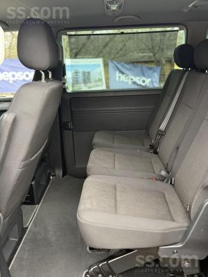Grey Volkswagen Caravelle 2016 in Riga, with an engine capacity of 2.00 L and mileage of 252 thousand km for 24400 €, photo 8 on AUTOMOTO.COM.LV