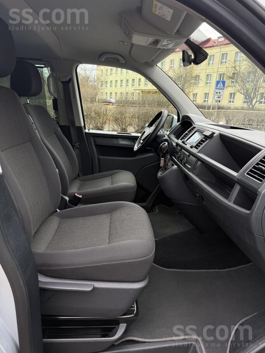 Grey Volkswagen Caravelle 2016 in Riga, with an engine capacity of 2.00 L and mileage of 252 thousand km for 24400 €, photo 9 on AUTOMOTO.COM.LV