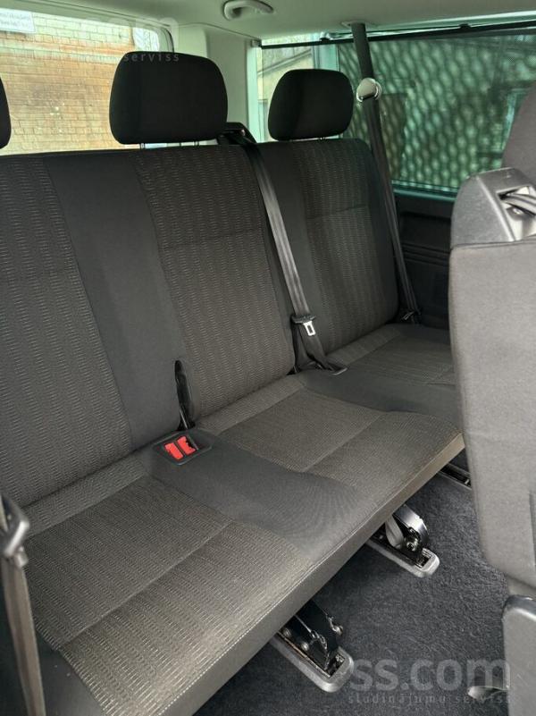 Grey Volkswagen Caravelle 2016 in Riga, with an engine capacity of 2.00 L and mileage of 252 thousand km for 24400 €, photo 9 on AUTOMOTO.COM.LV
