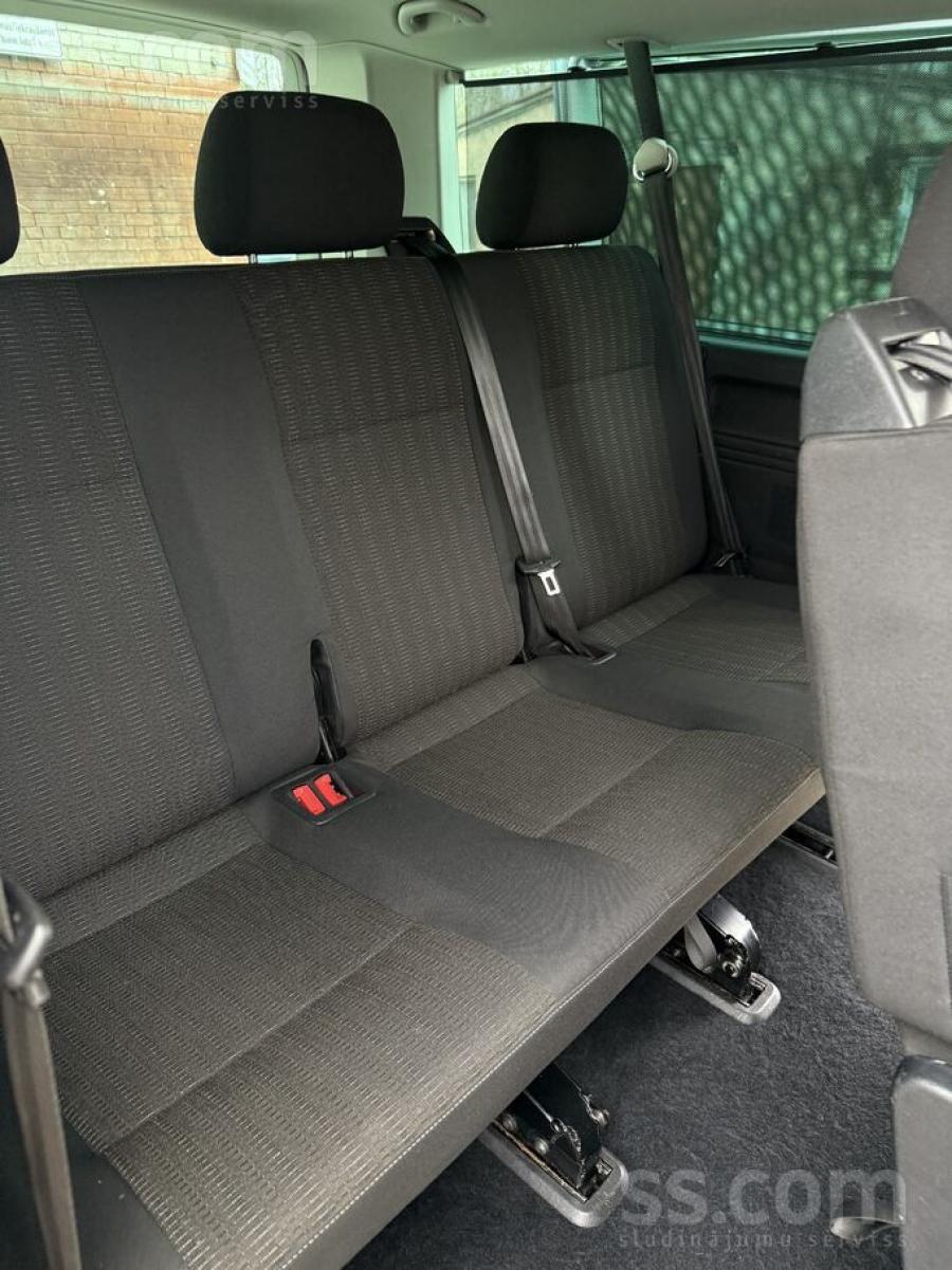 Grey Volkswagen Caravelle 2016 in Riga, with an engine capacity of 2.00 L and mileage of 252 thousand km for 24400 €, photo 10 on AUTOMOTO.COM.LV