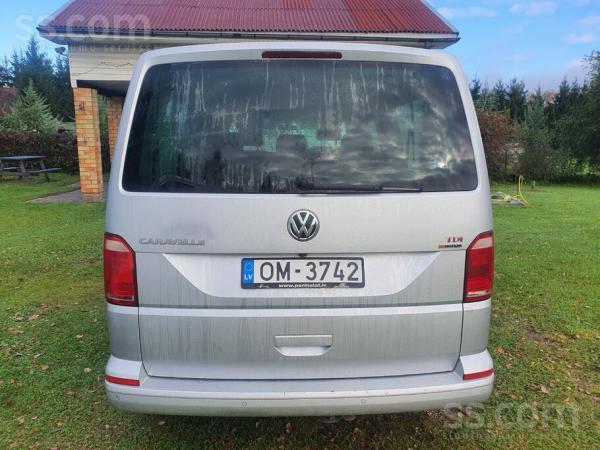 Pelēks Volkswagen Caravelle 2016 Rīga, ar dzinēja tilpumu 2.00 L un nobraukumu 347 tūkst. km par 15900 €, foto 3 vietnē AUTOMOTO.COM.LV